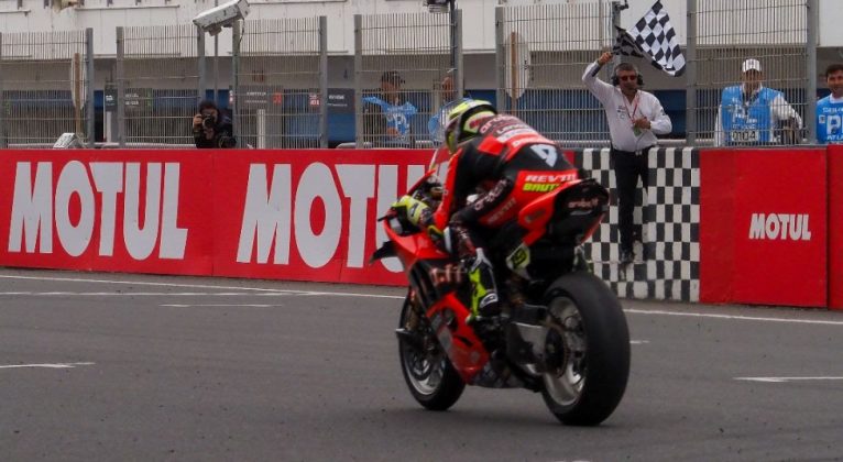 Rea fastest in mixed conditions in FP2, Bautista crashes,Razgatlioglu ...