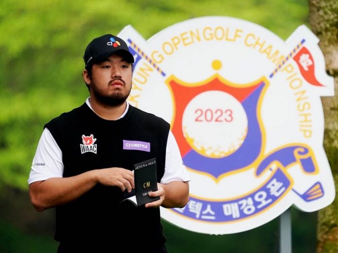 “Korean Hulk” Jung muscles into lead | Sports247