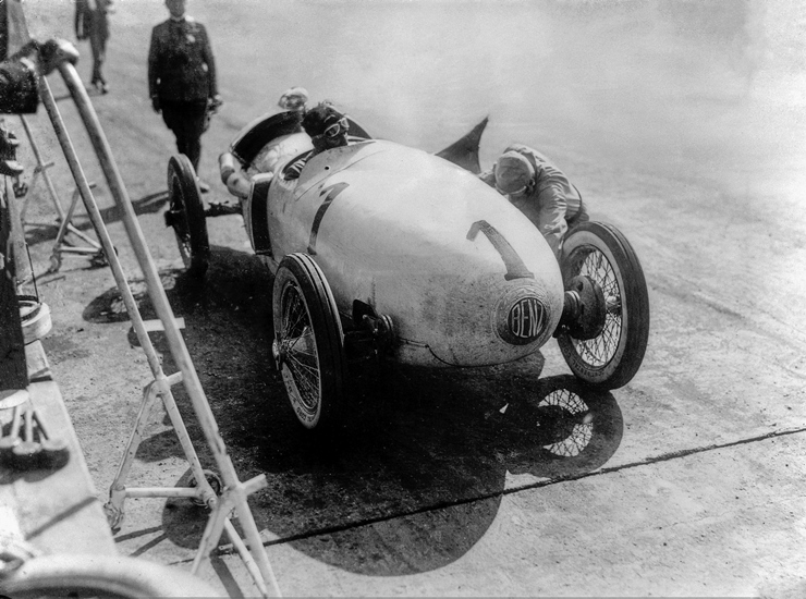 Benz RH 2-litre “teardrop” racing car: Mid-engine racing premiere in ...