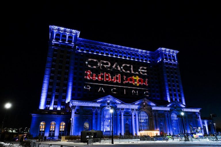 Red Bull Ford Powertrains and Oracle Red Bull Racing take the covers ...